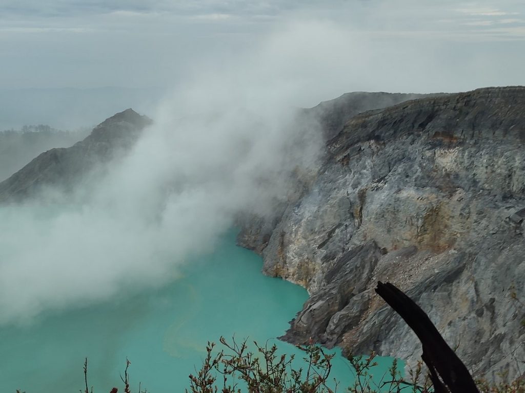 Kawah Ijen Banyuwangi: Pengalaman Open Trip dan Hiking Pertama – Everlideen